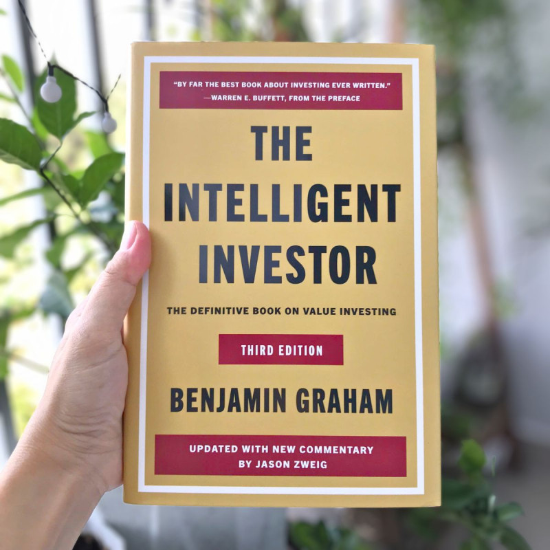The Intelligent Investor : The Definitive Book on Value Investing by ...